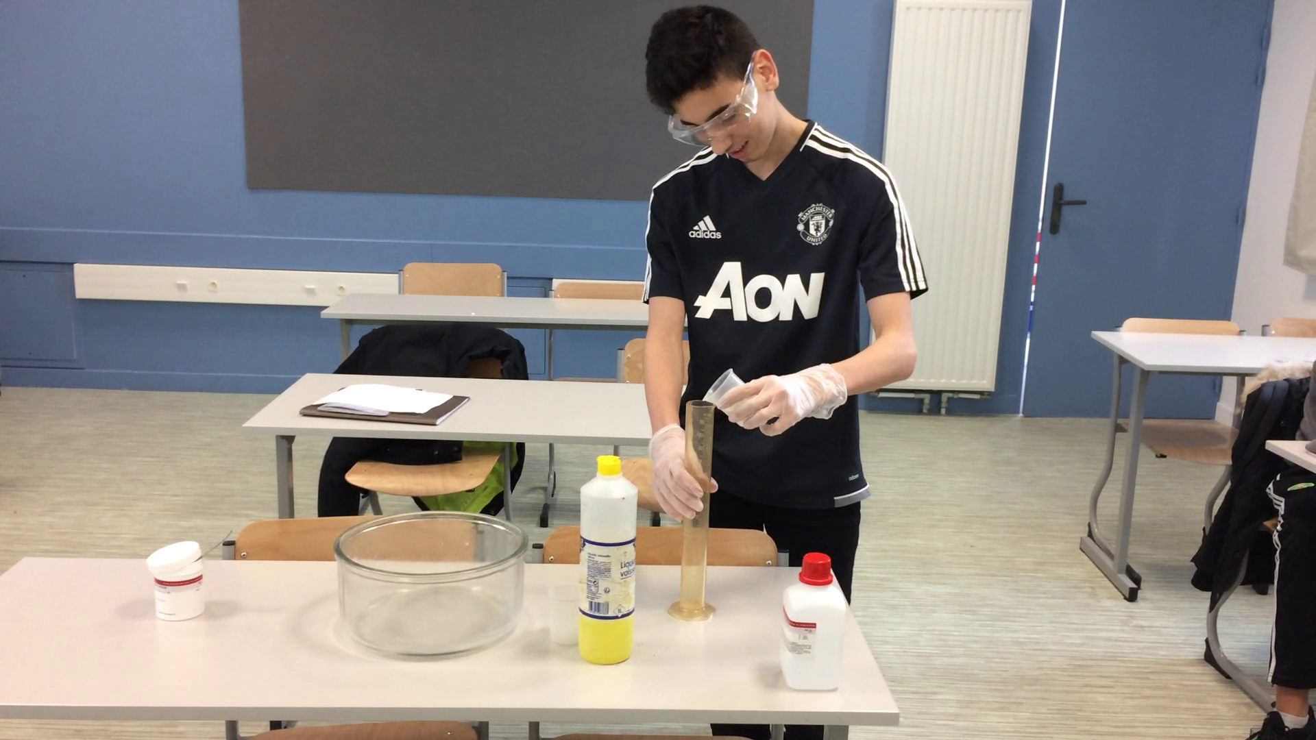 Expériences "le dentifrice d'éléphant" - Collège Jean Jaurès de Saint Ouen