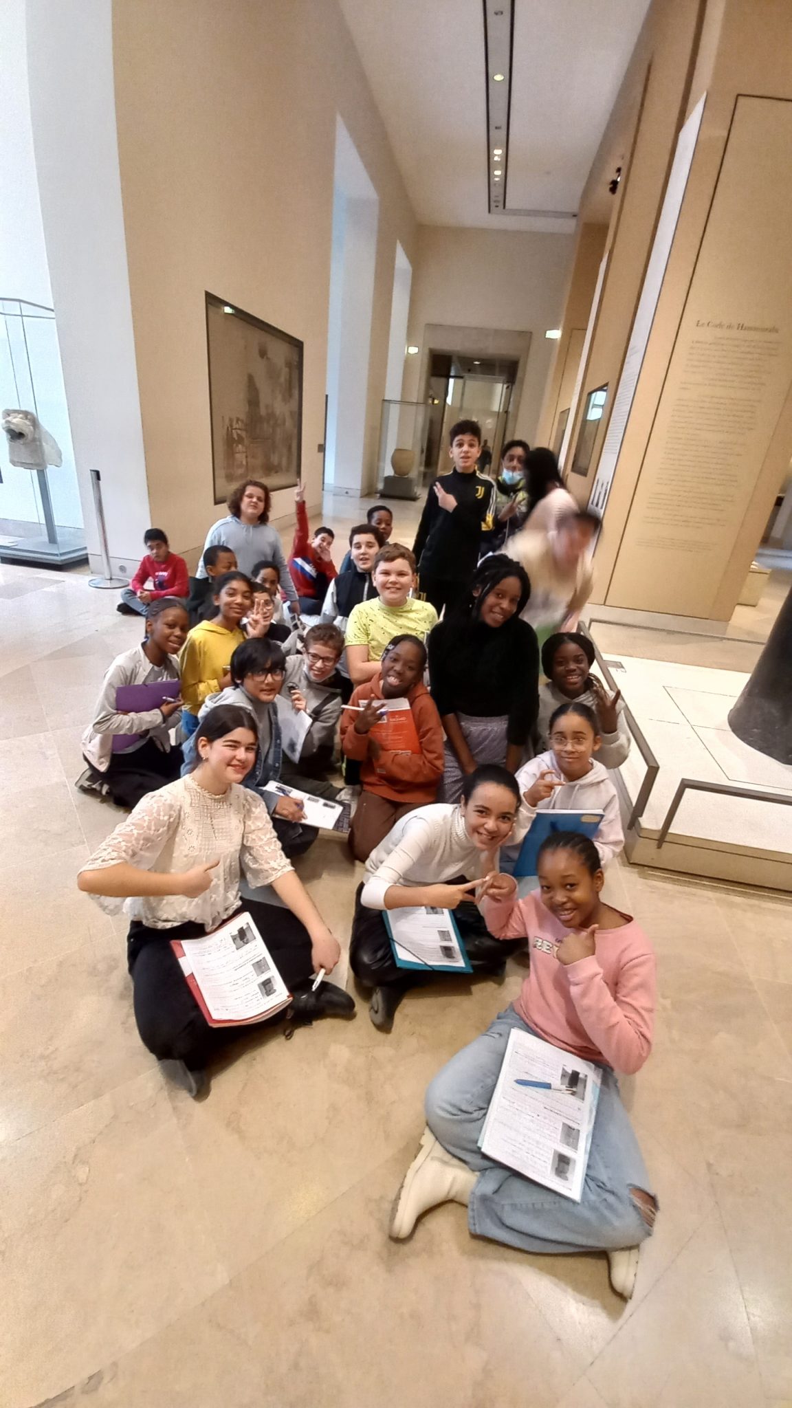 Les 6ème4, 6ème5, 6ème8 en sortie au Musée du Louvre - Collège Jean ...